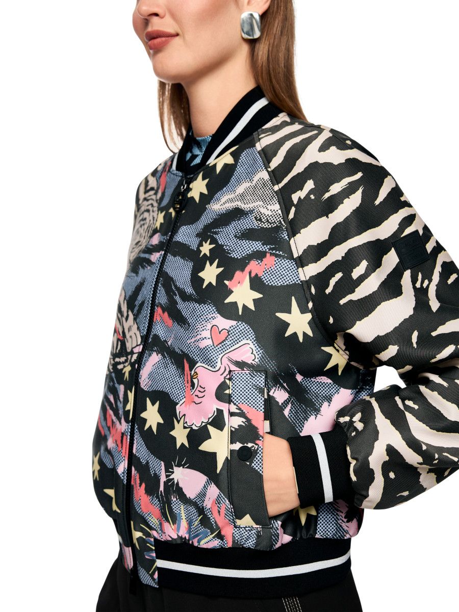 Jetzt Marc Cain Damen Blousonjacke mit Comic Print bei CJ Schmidt entdecken ♥ Seit 1876 14 Tage ...